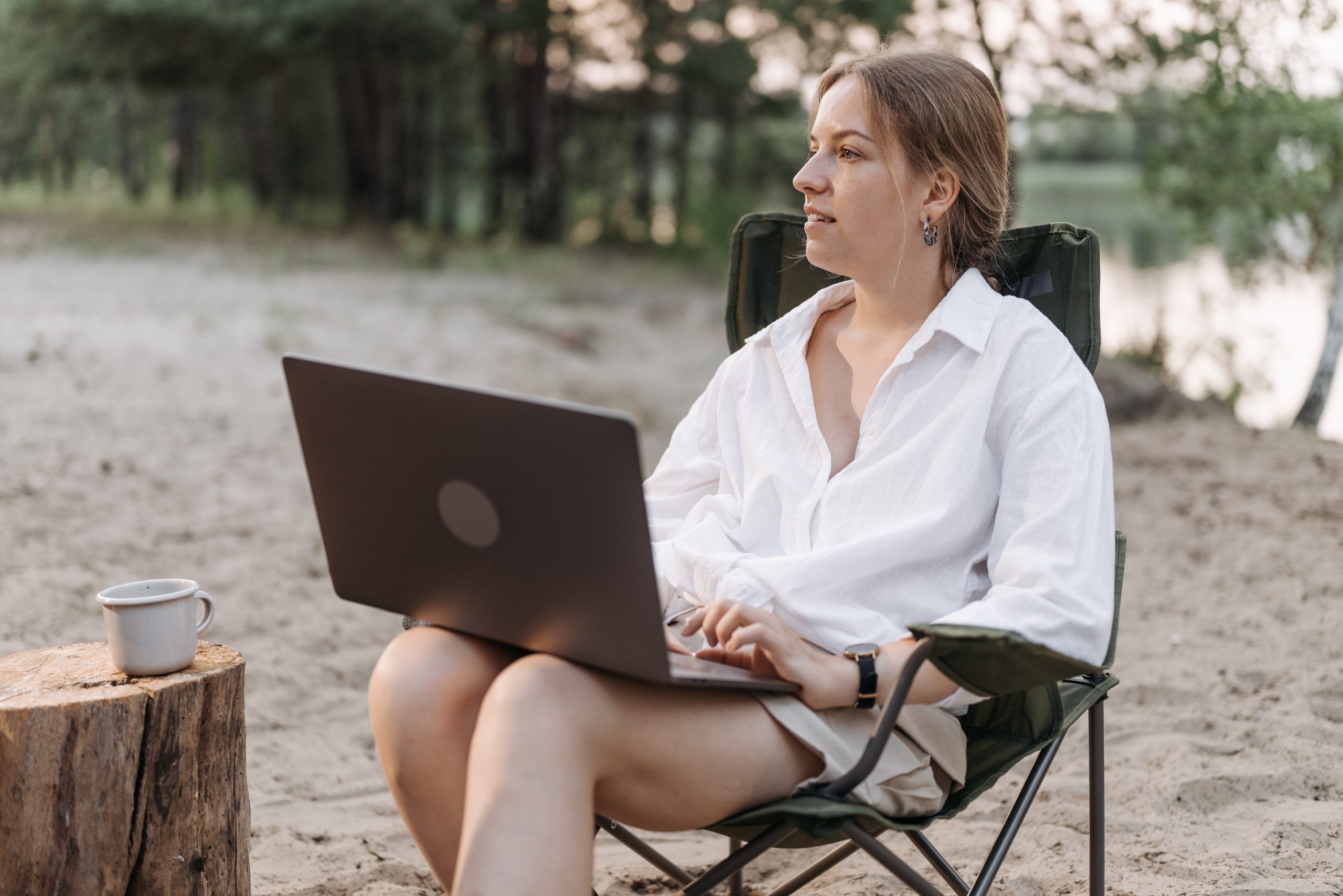 Working remotely from abroad – what do you need to consider? - Ius Laboris